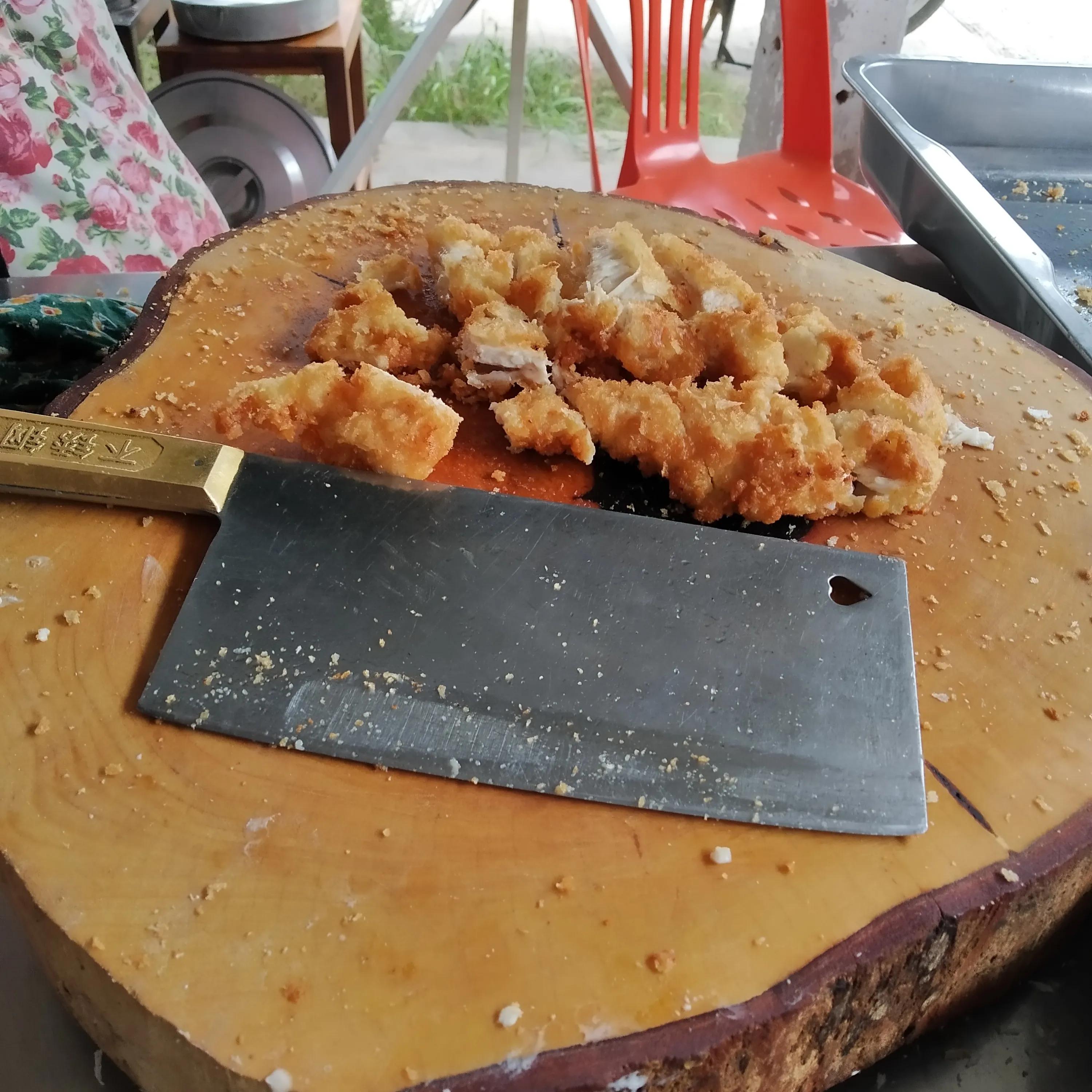 Encountered a fried chicken chop shop in Laos - iNEWS