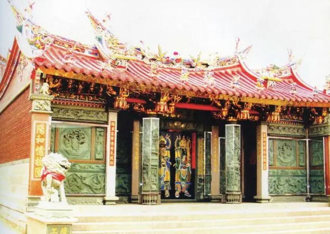 Which clans are recorded in the genealogy of Kume Village in ancient ...