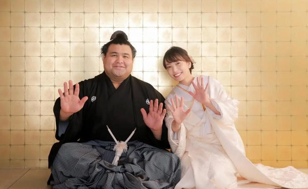 Many Japanese women dream of marrying sumo wrestlers. Why is sumo so ...