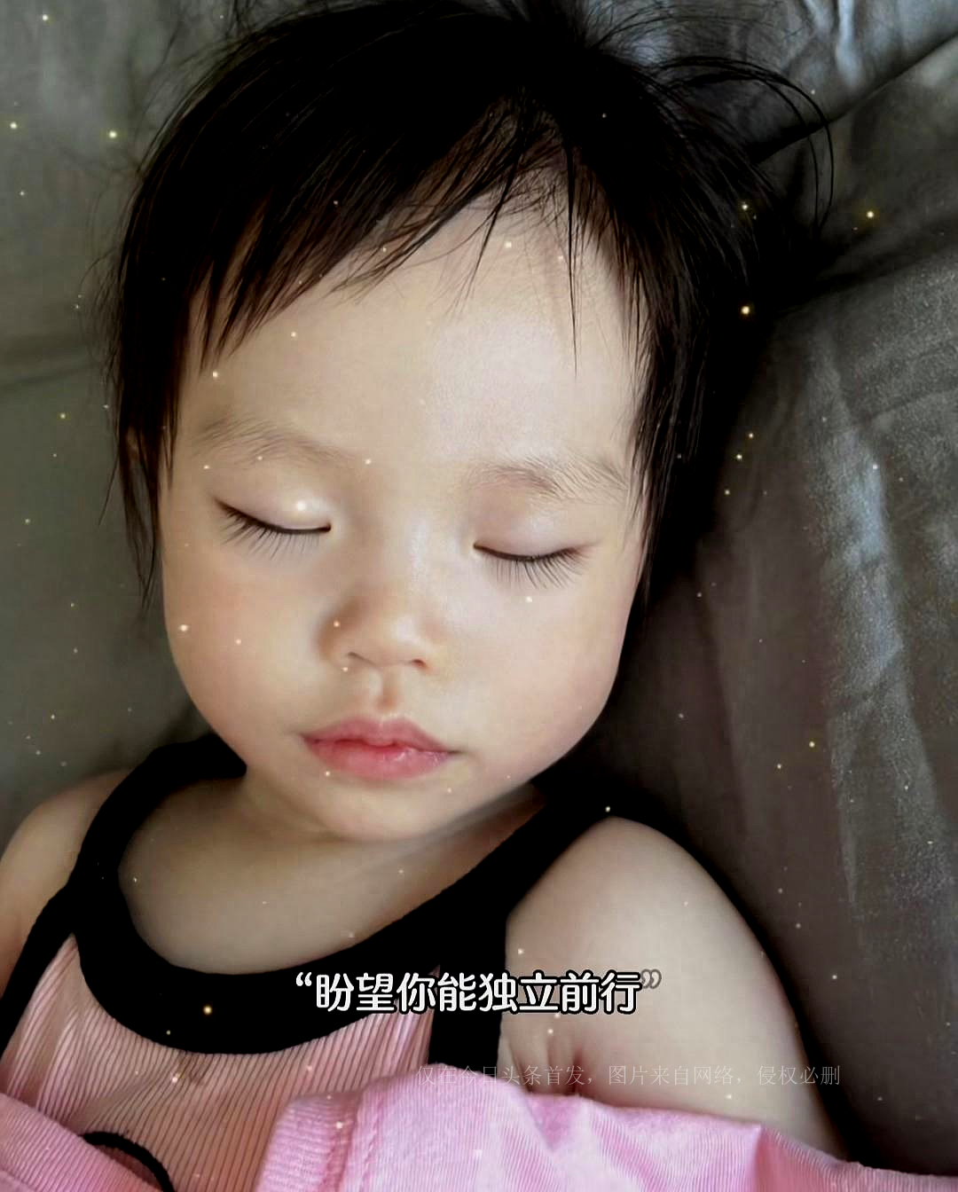 Du Chun's wife Wang Can takes photos with her daughter - iMedia