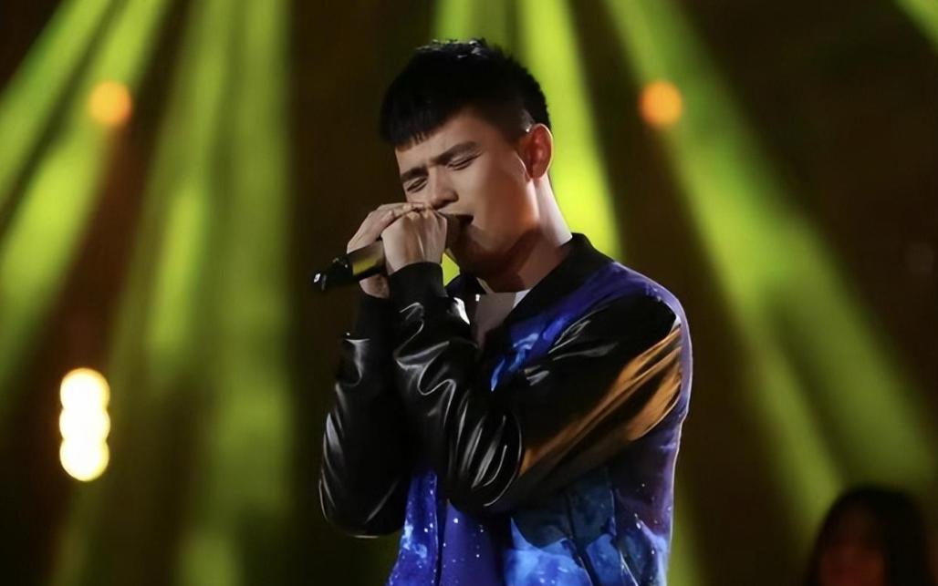 Singer Zhang Heng is far away from death, relatives play mahjong in a ...