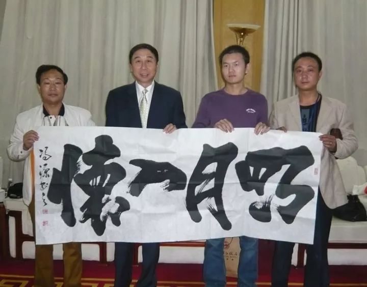 How is Teacher Cang's handwriting? - iNEWS