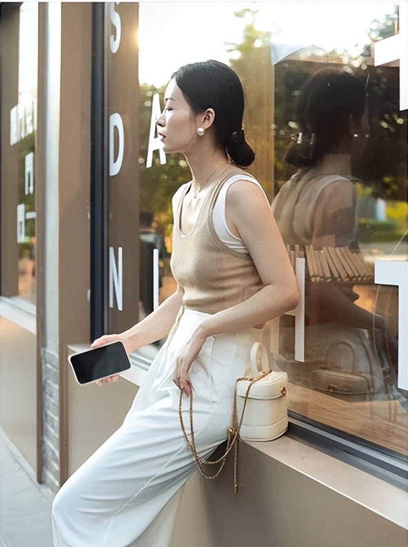 Liqiu's first cup of hot cocoa vest with inspiration - iNEWS