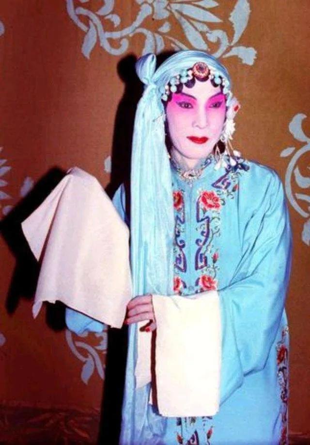 The famous Peking Opera master Wang Yinqiu is reluctant to admit Li ...