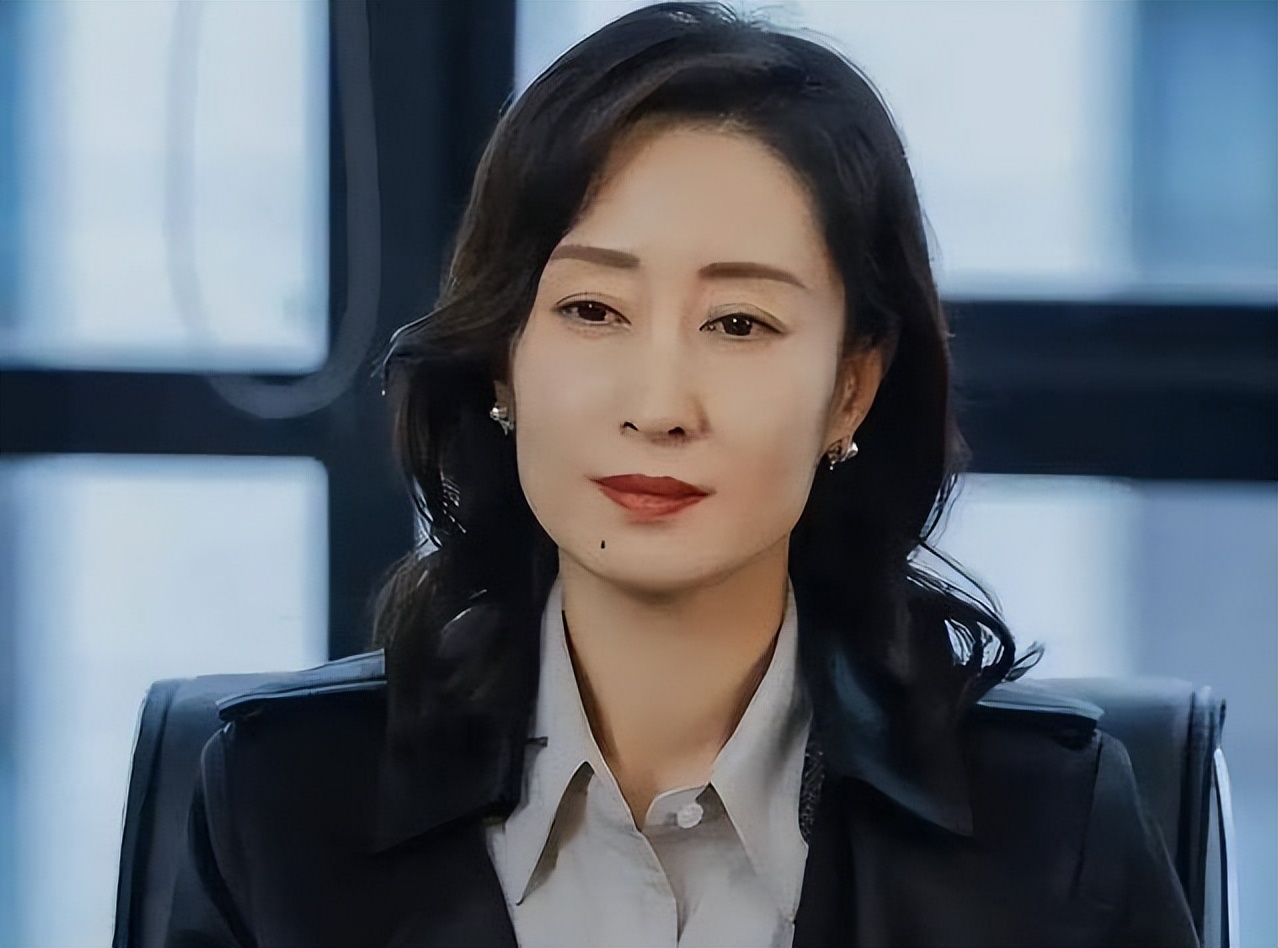 46-year-old Liu Mintao's new love affair was exposed, passionate kisses ...