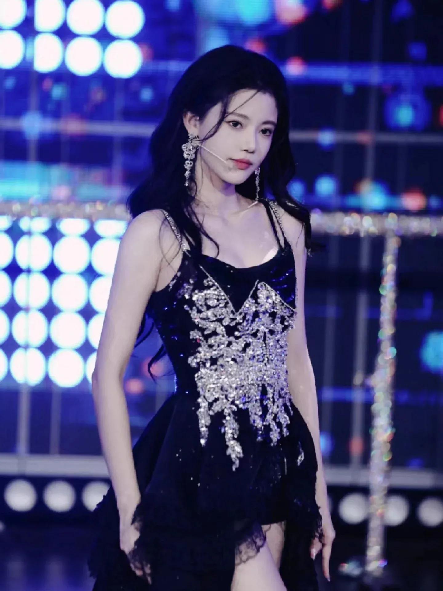 Sun Zhenni is so beautiful! Ever since I saw her play the little fox, I like her appearance - iMedia