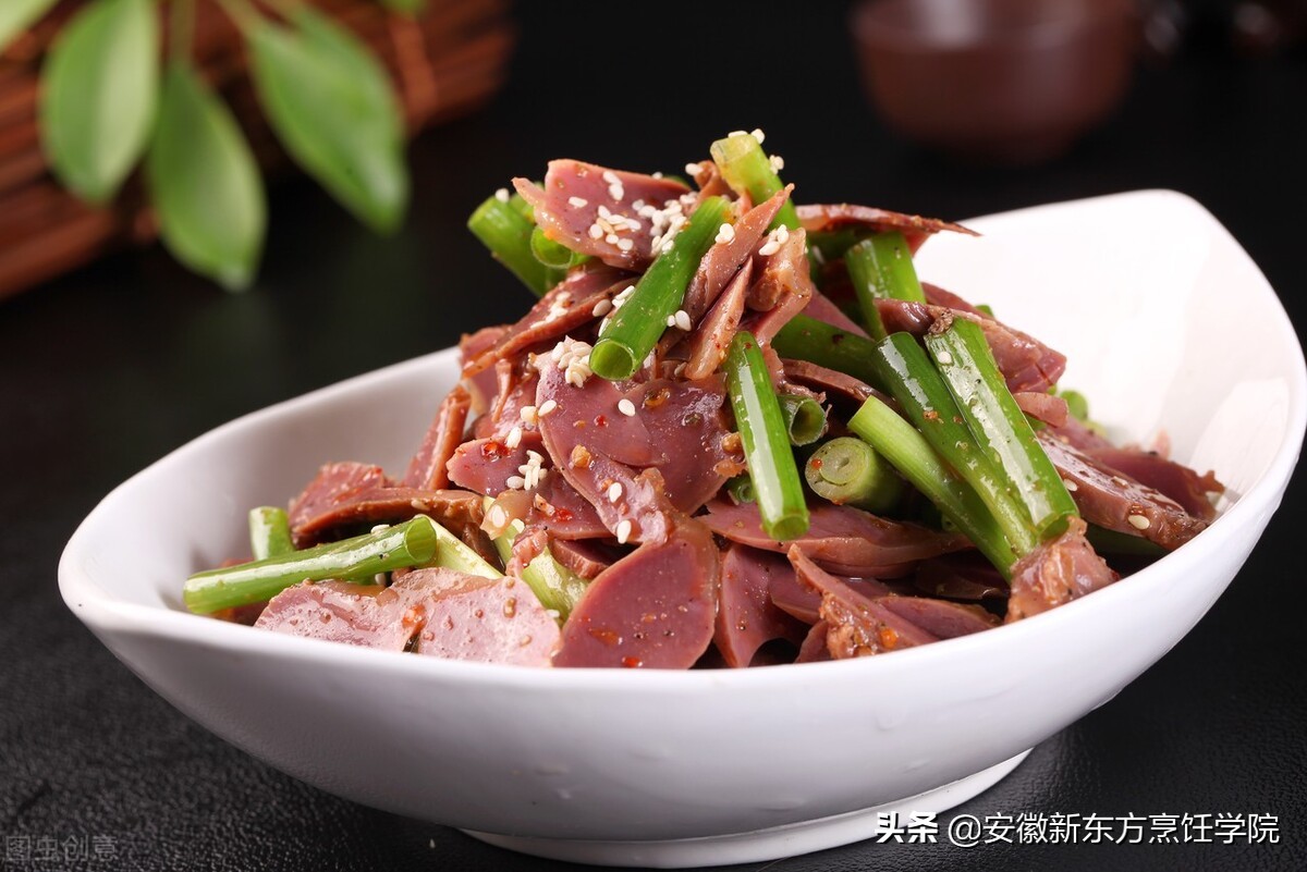 A cold salad suitable for summer - cold chicken gizzards, spicy and ...