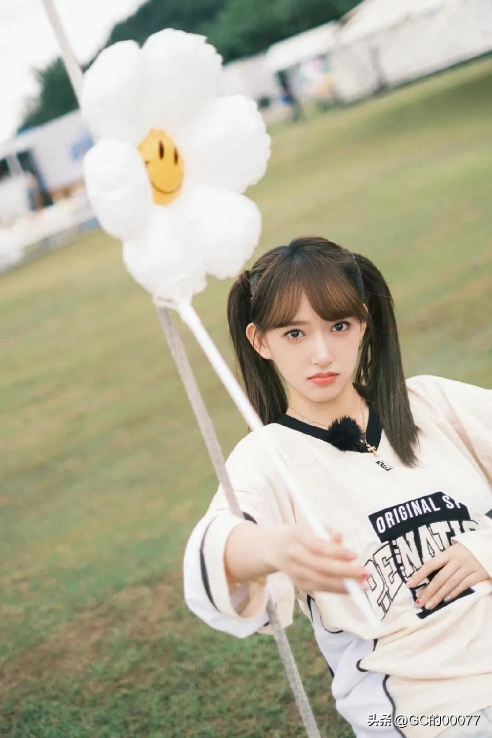 Star picture Cheng Xiao - iNEWS