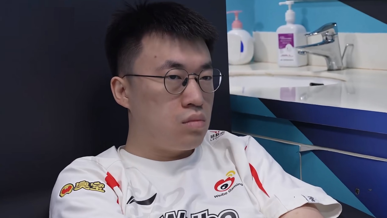 Xiaohu didn't want to talk about Uzi, so he played EDG voice announcement, responded to his ...