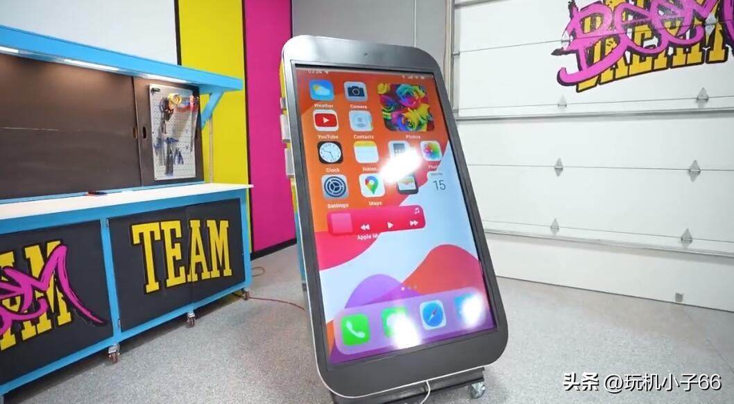Have you ever seen an iPhone taller than you? Someone made it! - iMedia