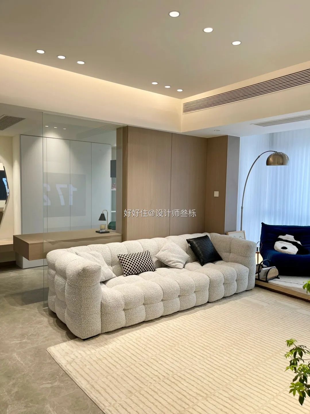 She used one move to expand the living room by 6 square meters and ...