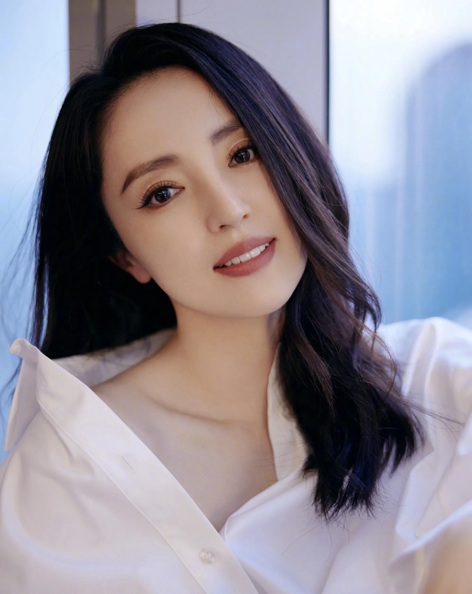 Photo of film and television actress Dong Xuan: Like a flower like a ...