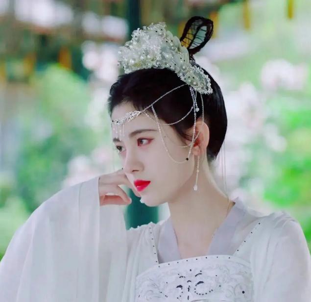 The "Four Thousand Years of Beauty" Controversy: Ju Jingyi's Road to ...