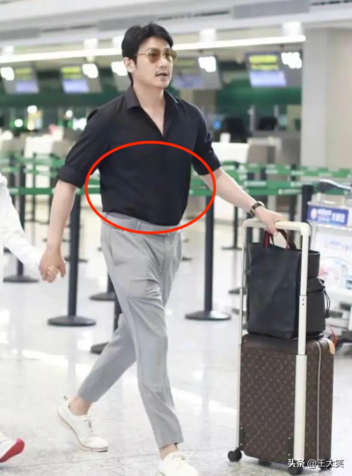 Five melon burst!Lu Yi has a scary belly, Dingliu Danmei parachuted into the goose factory, He ...