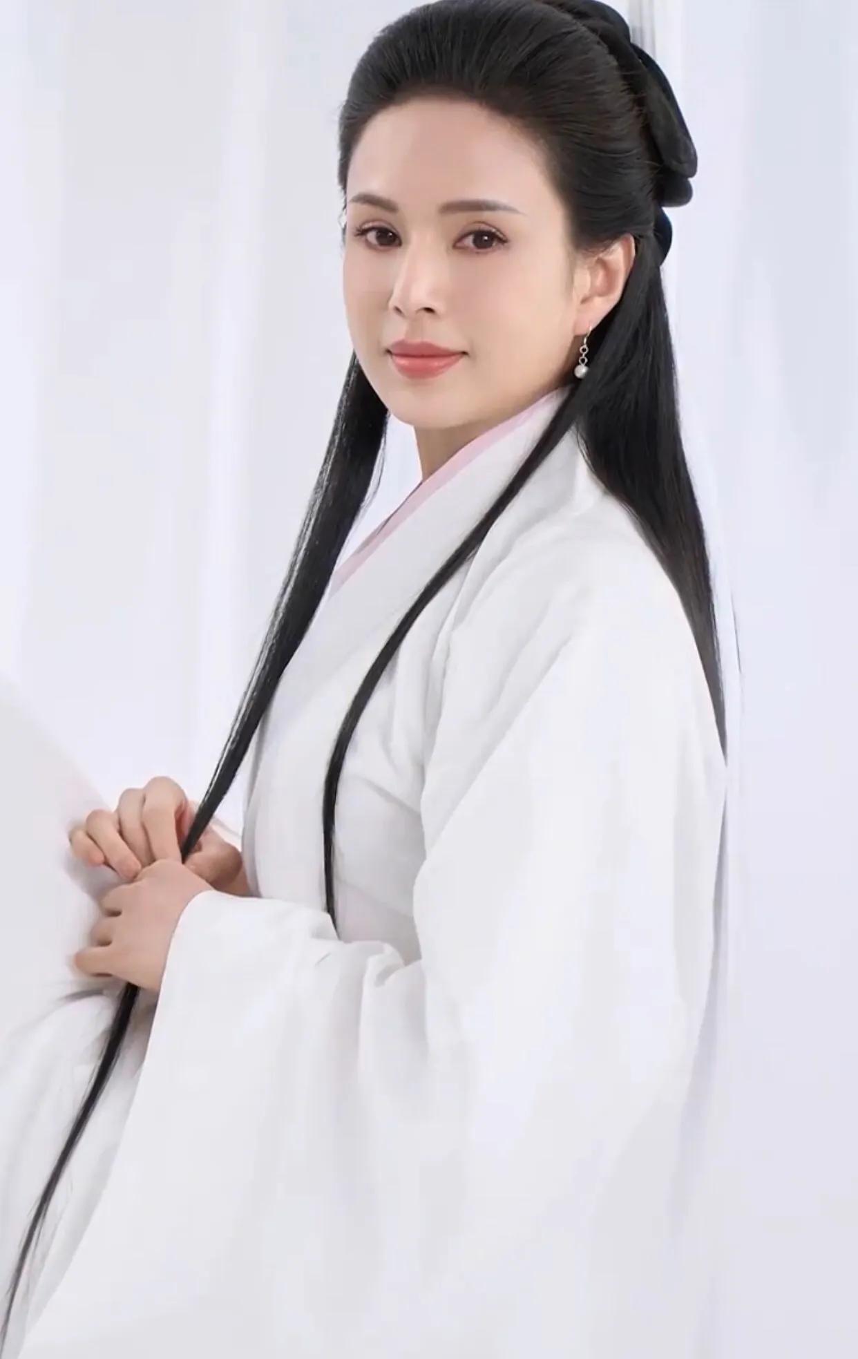 56-year-old Li Ruotong reproduces the shape of a little dragon girl ...