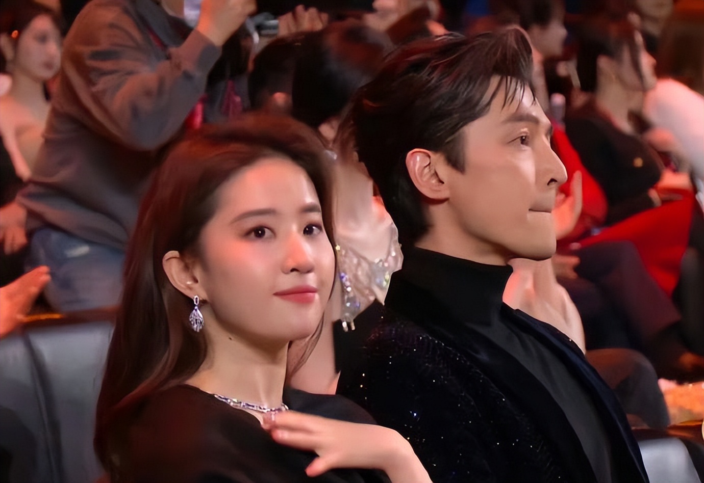 Weibo Night: Hu Ge, Liu Yifei, Yang Mi, and Liu Shishi are in the same ...