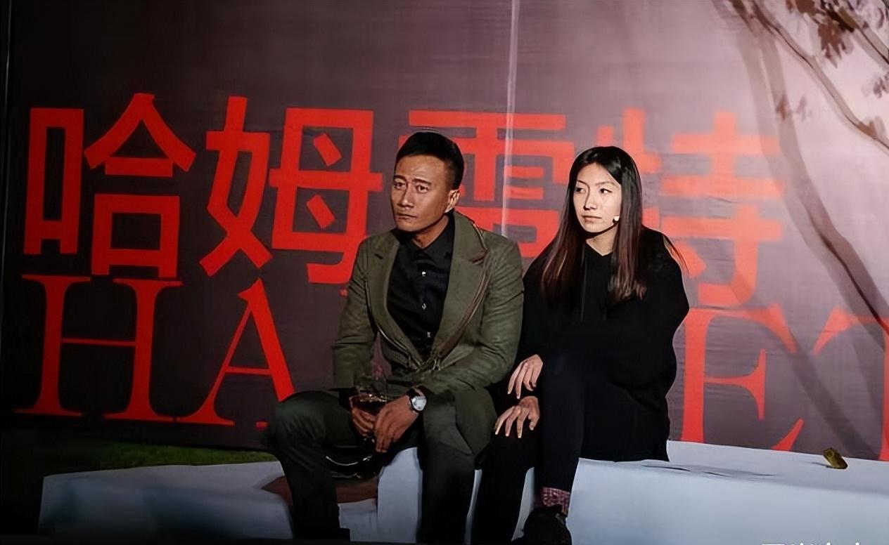 Hu Jun's family of three attended the event in the same frame, his wife ...