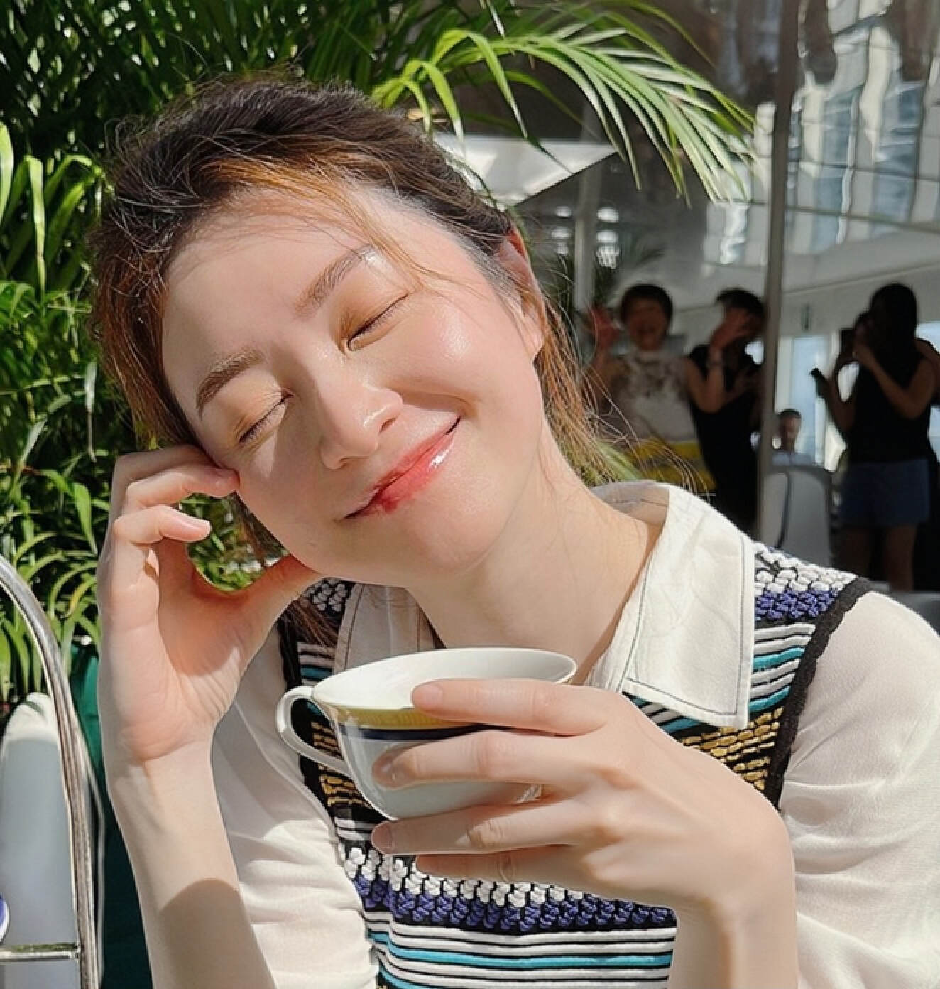 A well-known Hong Kong actress grows backwards, her skin is like a ...