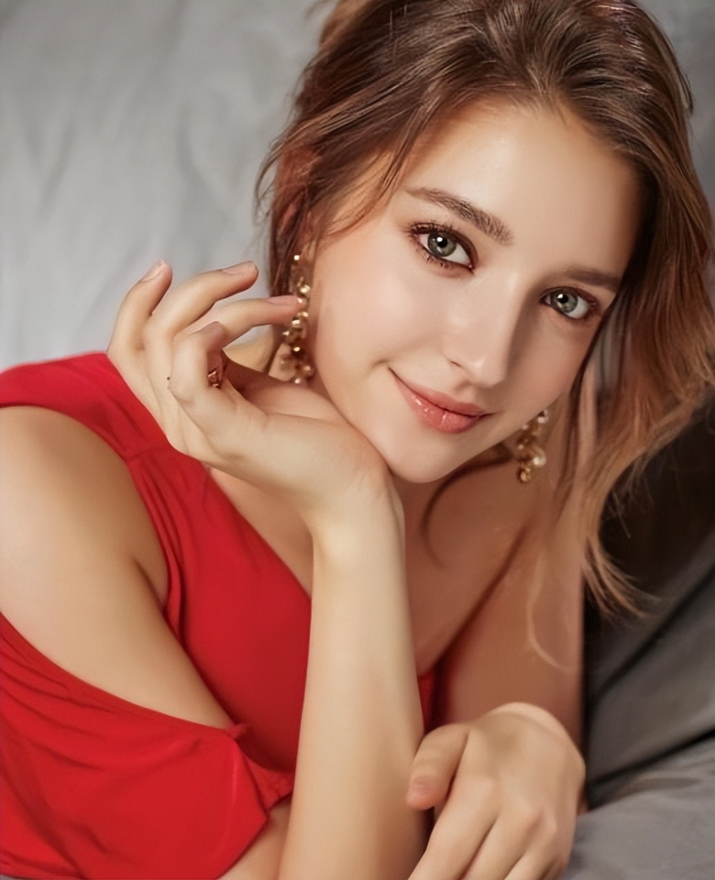 Russian "angel" Angelina Danilova, stunning blonde and blue eyes - iMedia