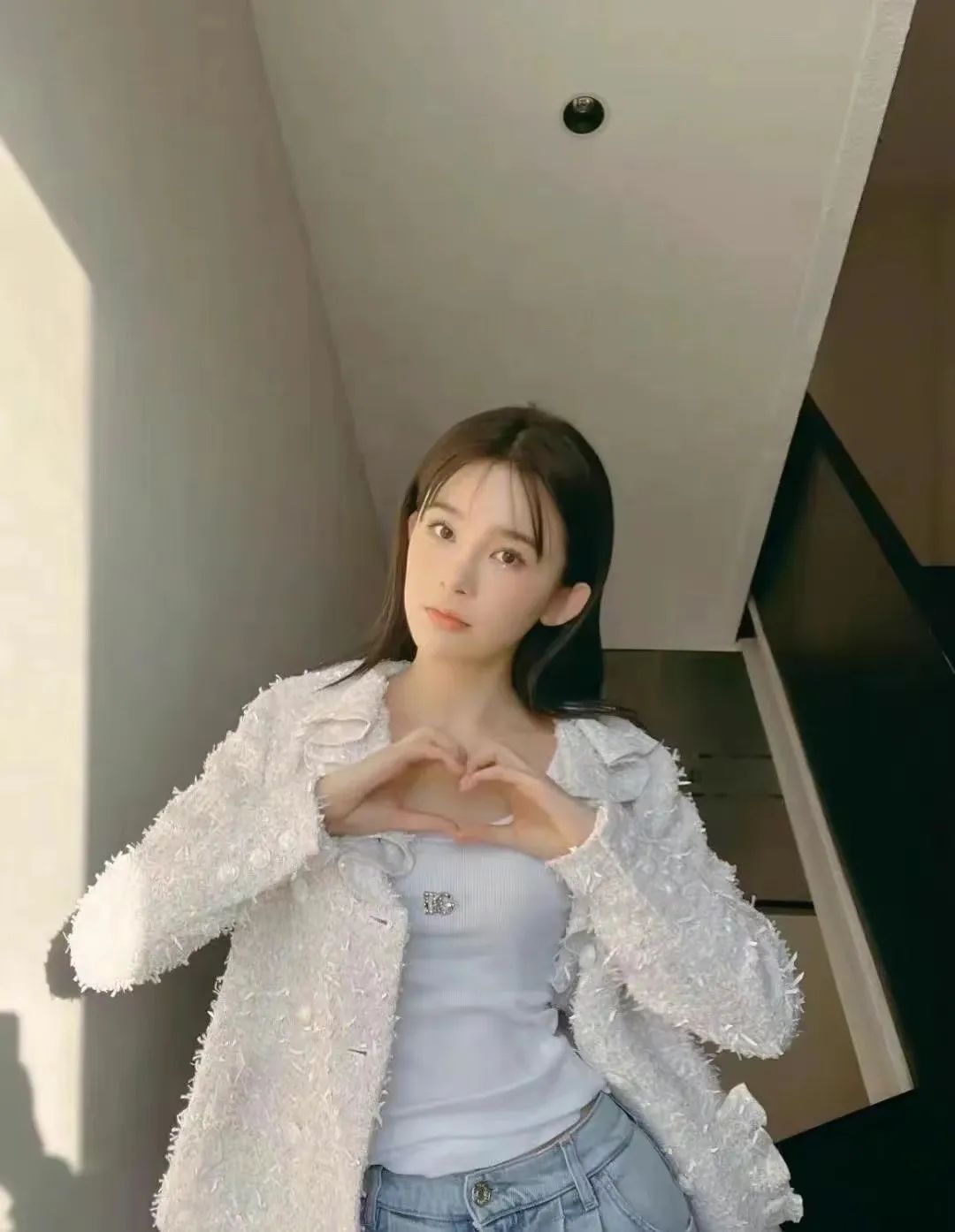 Zhao Hanyingzi: The pure actress turned into a celebrity - iNEWS