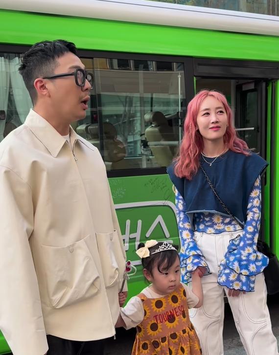 Han Zong "Haha Bus": Haha's family travels to Busan and eats bread with ...
