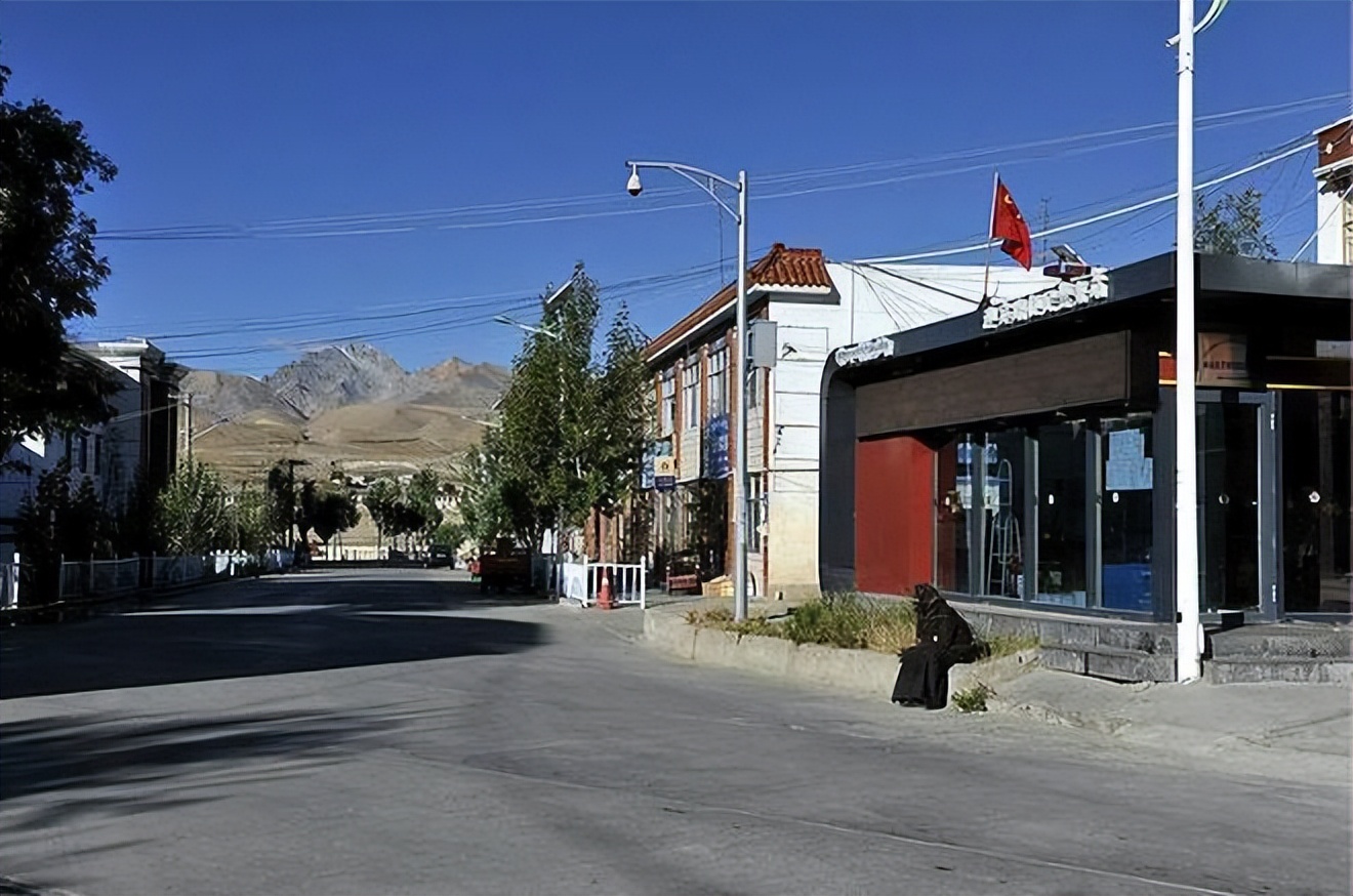 Shiquanhe, one of the most remote towns in China, had only 400 people ...