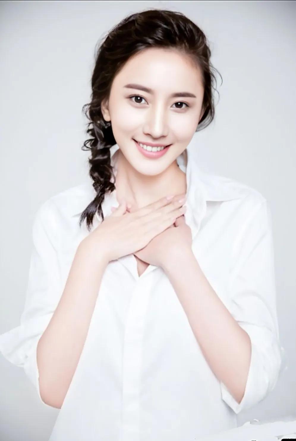 Beautiful actress: Xi Tong - iNEWS