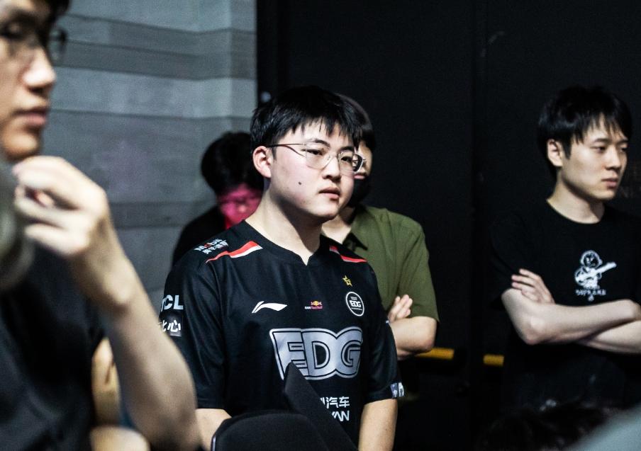 Comparison of LPL spring and summer regular season rankings: 888! EDG 8 wins, 8 losses, eighth ...