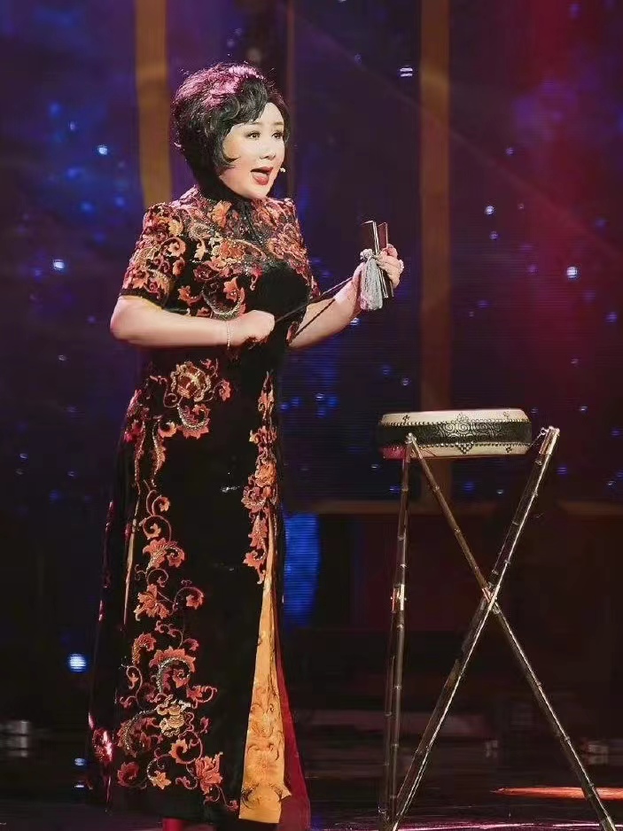 Late night candy!Guo Degang posted an article for his wife Wang ...