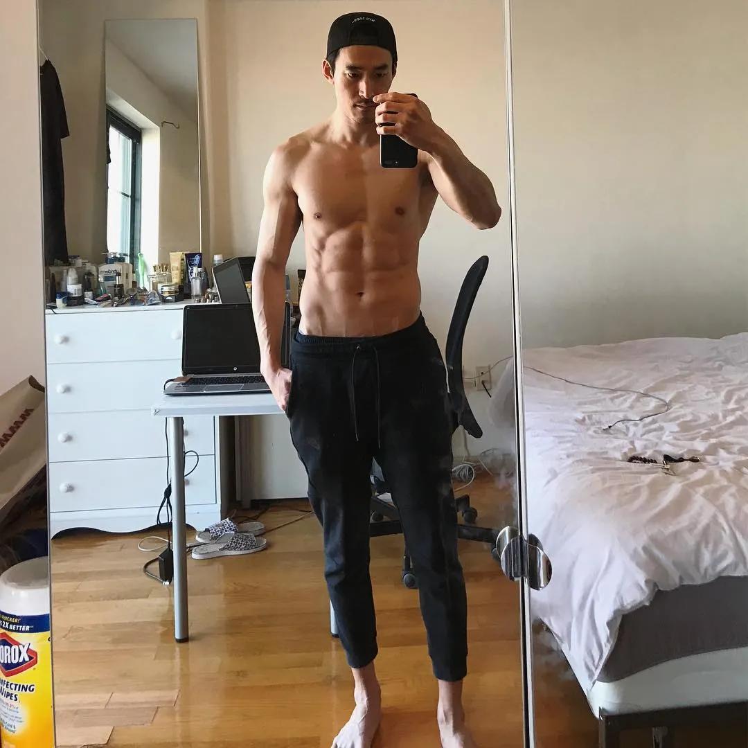 42-year-old Korean fashion supermodel Jino Chun becomes a dad - iNEWS