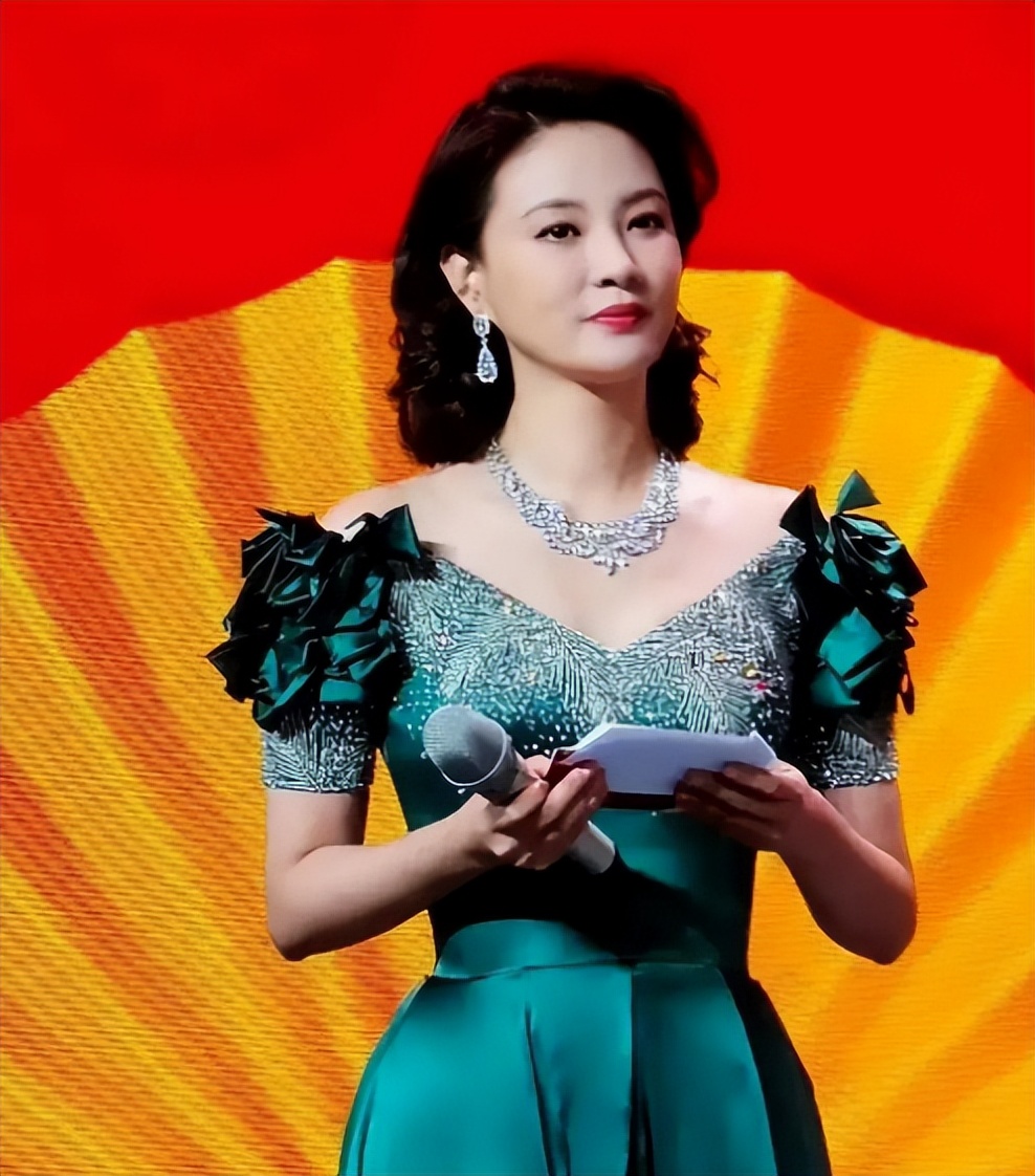 Rush? CCTV anchor Liu Fangfei expressed solidarity with girls bullied by Zhang Wei of Sichuan ...