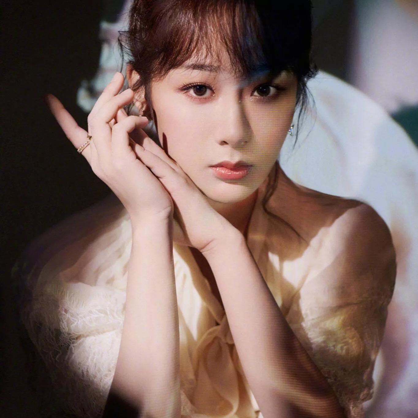 Yang Zi's latest photo - iNEWS