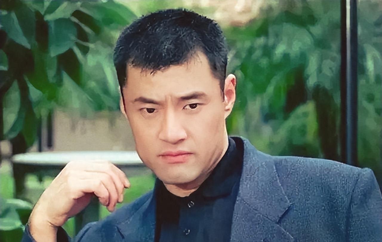 Yu Rongguang, who married his first love and had no scandals in his 40 years of career, why are ...