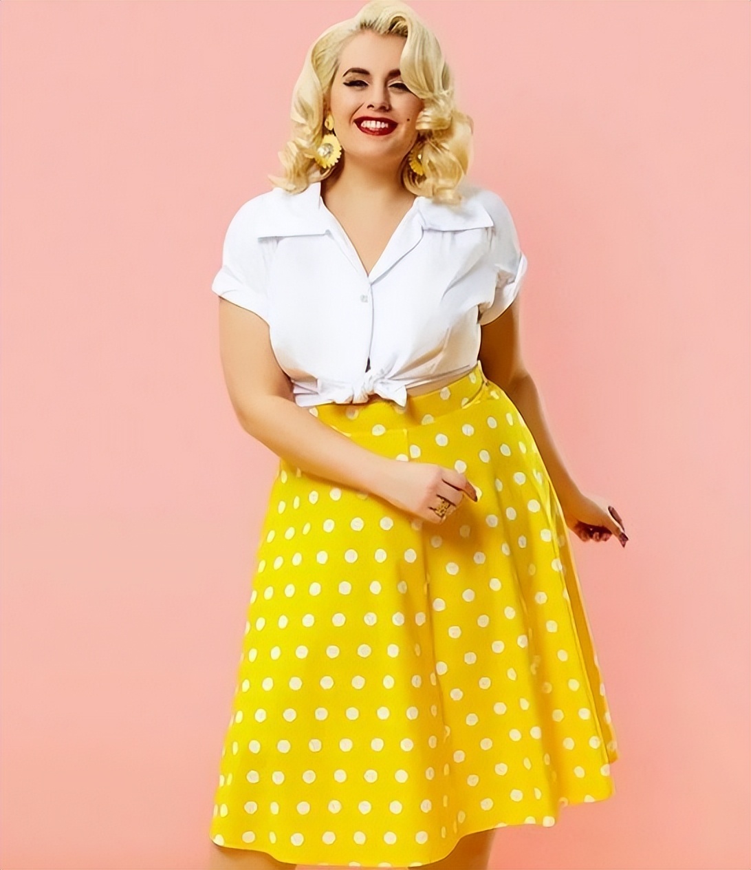 Stunning plus-size model Felicity Hayward - iNEWS