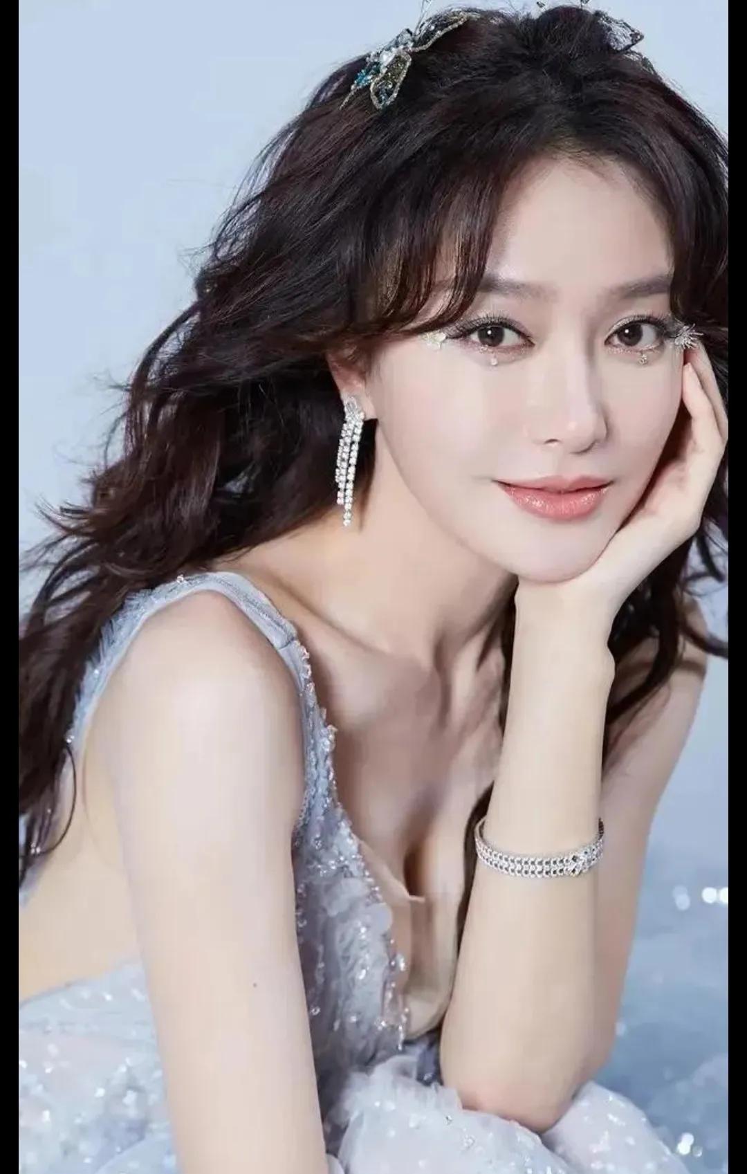 Sexy, charming and compelling Qin Lan's photo - iMedia