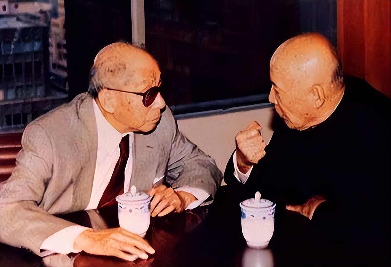 In 1991, Deng Xiaoping sent Lu Zhengcao to invite Zhang Xueliang to ...