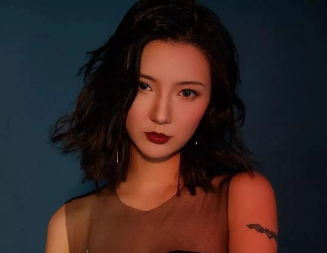 Shining Ordinariness: The Colorful Life of Actress Zhou Wenting - iNEWS