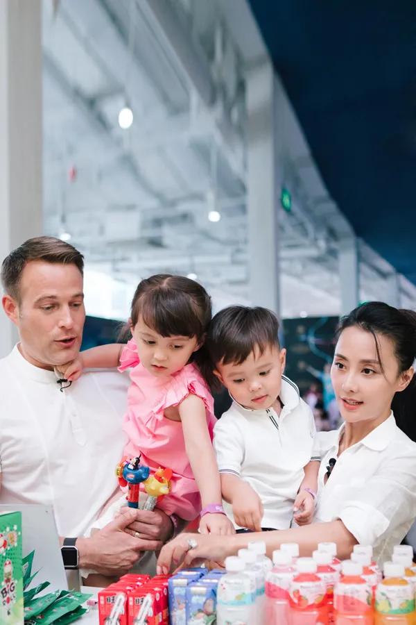 After the divorce, Ma Yashu married Robert, who was married and had a ...