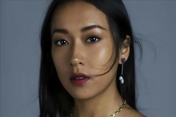 Jike Junyi: Selling miserably to show off his wealth as a mistress, the "simple" persona ...