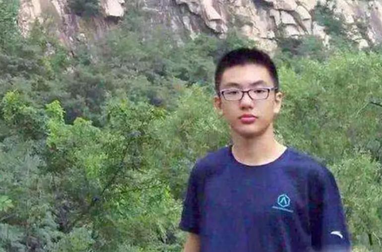 In 2019, Yang Chenyu was questioned for entering the Tsinghua Smart ...