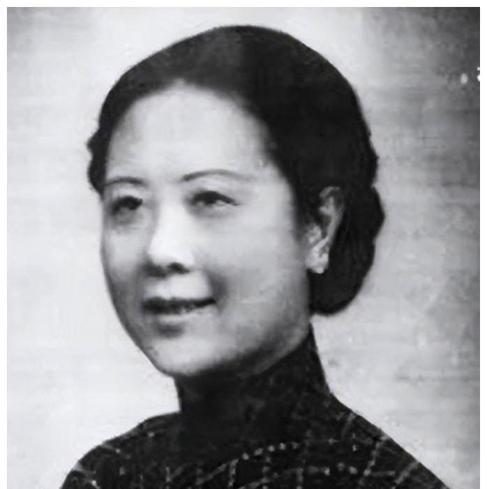 In 1990, Yu Fengzhi was covered with tubes. Her daughter hugged her and ...