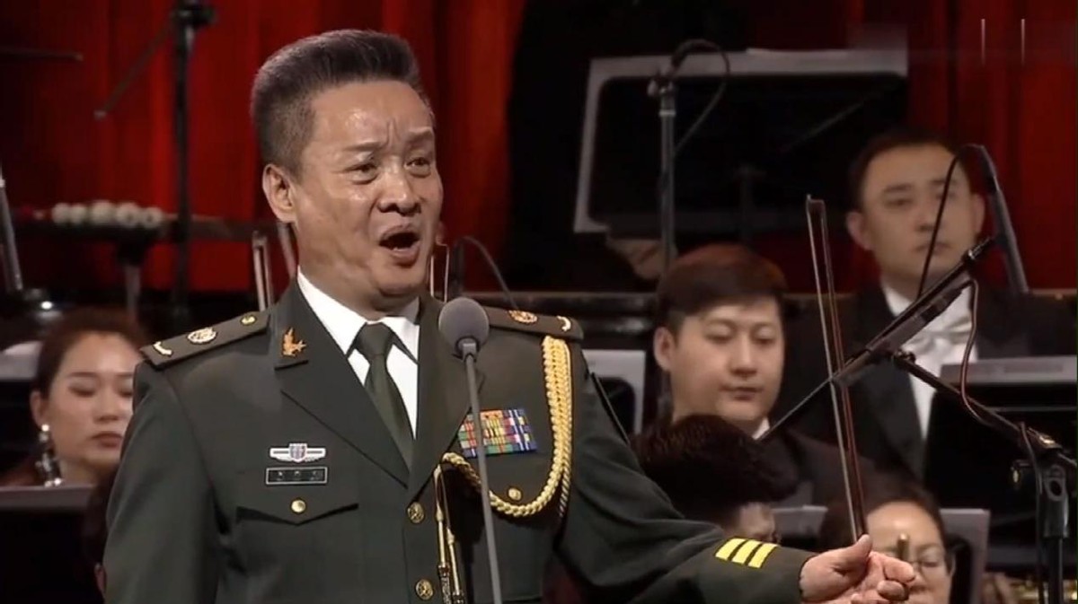 Singer Yan Weiwen: Married his first love as his wife, accompanied his ...