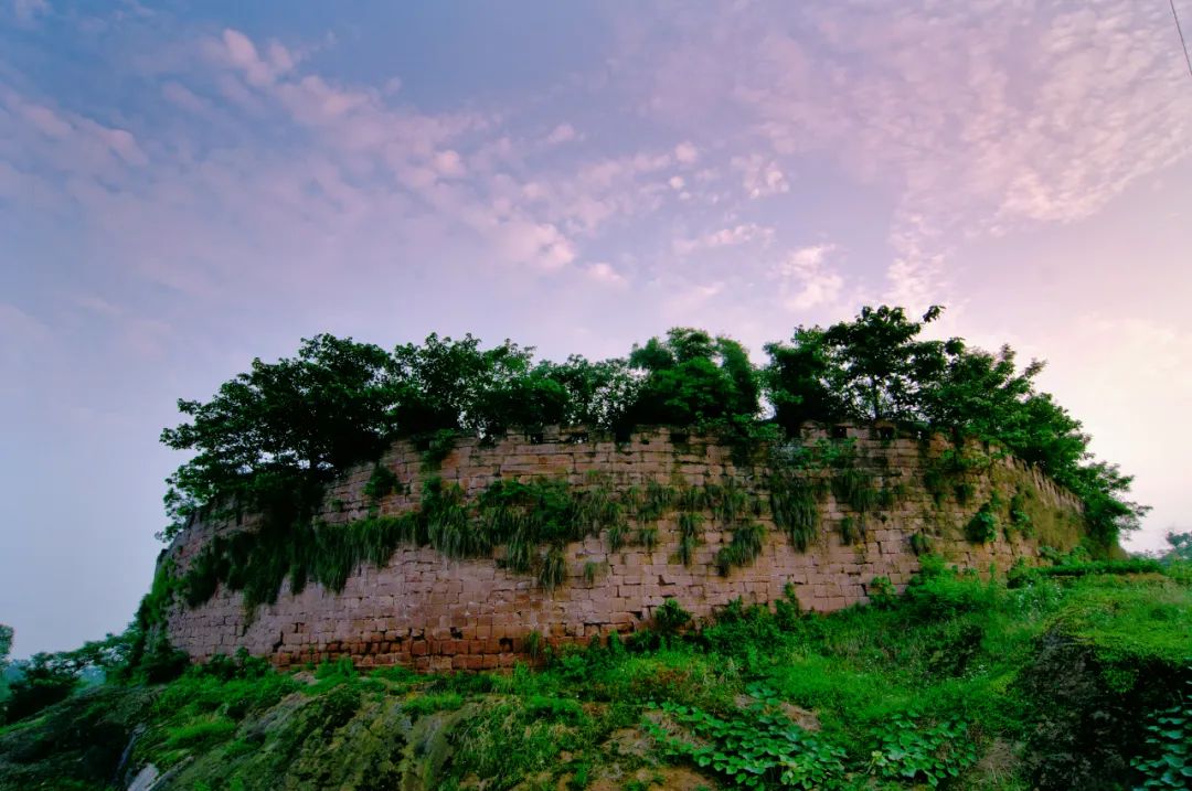 Punch in Hechuan Longdo Terrace - iNEWS