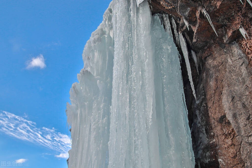 "Strange Stories" The Mystery of the Giant Ice Falling from the Sky - iNEWS