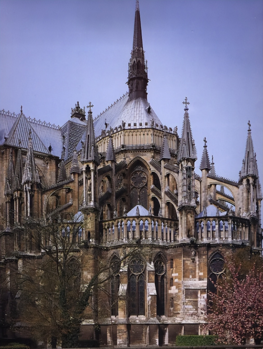 The architecture of the Middle Ages showed the characteristics of the ...