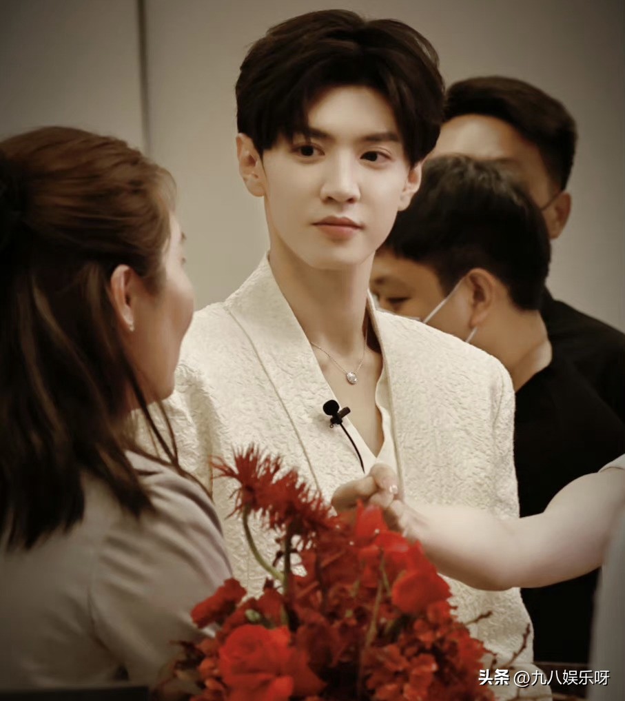 Desperate to be red! Chen Zheyuan used to sweep the building without ...