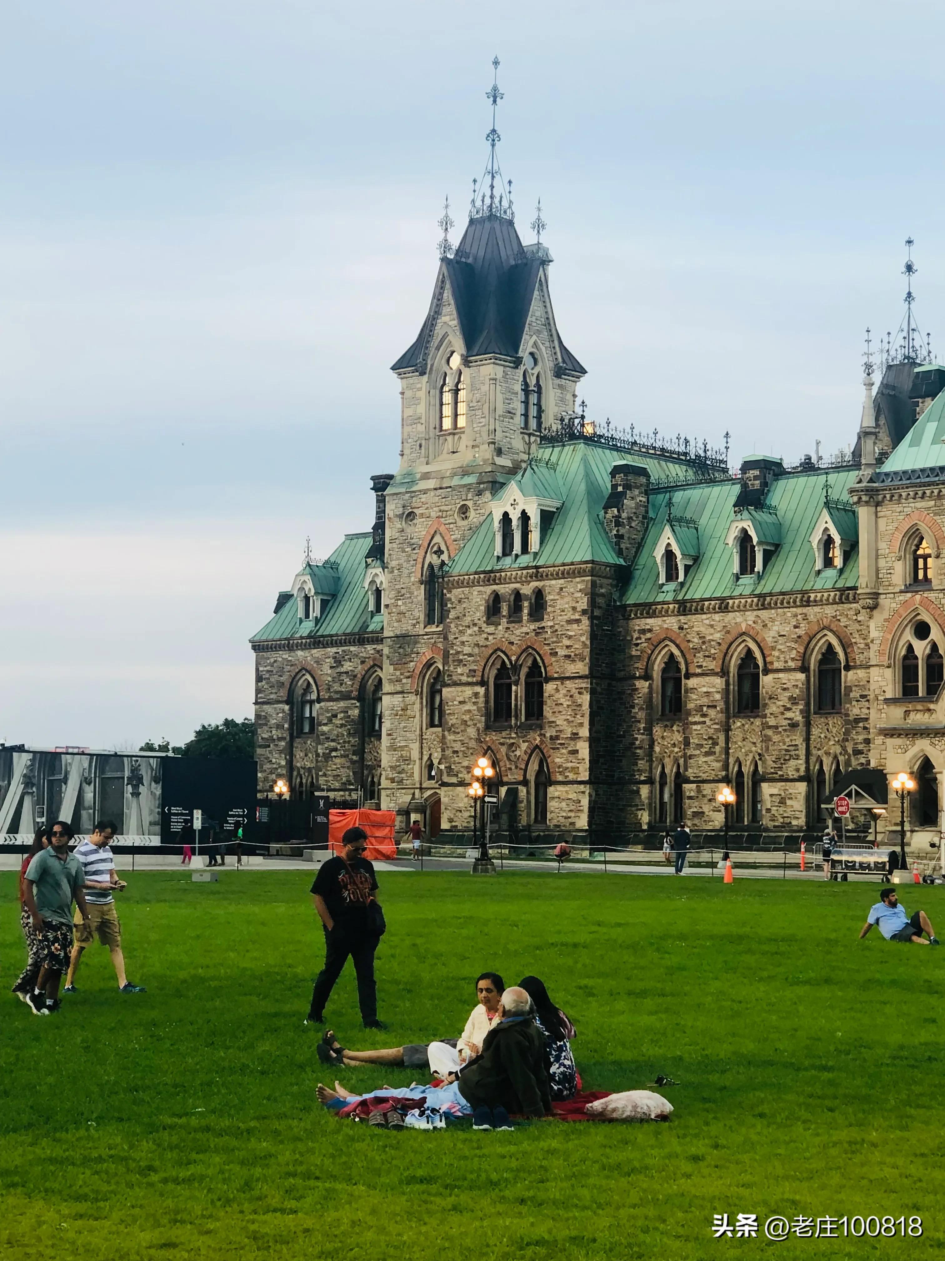 The Fascinating Parliament Hill Building in Ottawa - iMedia