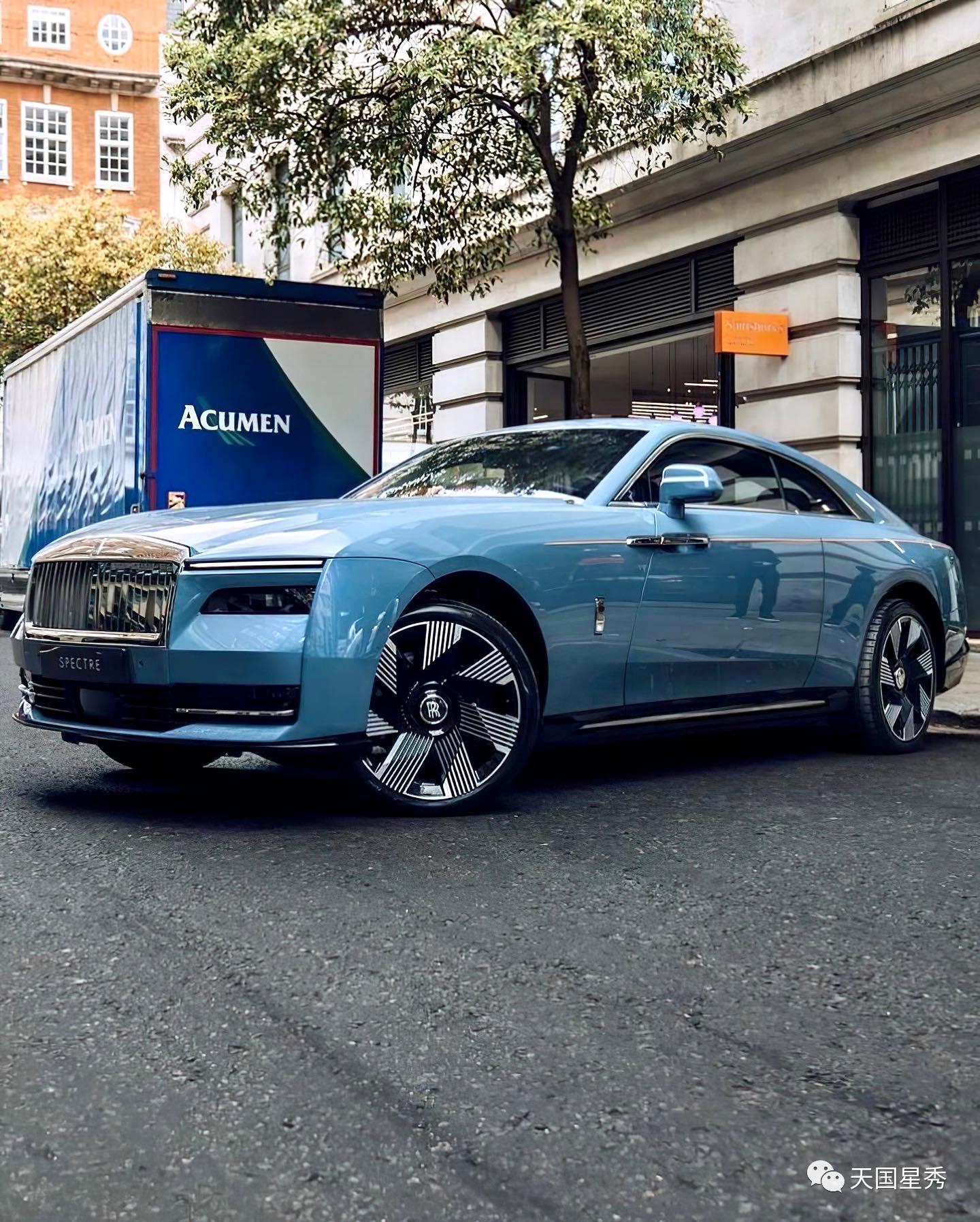 Rolls-Royce electric "ghost" appeared on the street - iNEWS