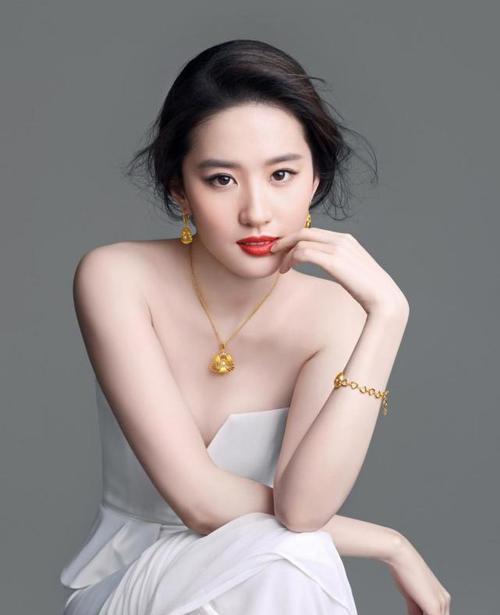 Fu Yiwei: After two failed marriages, he surrendered to himself in middle age, ruining himself ...