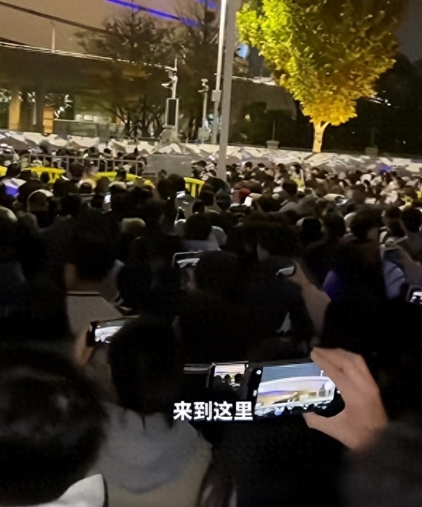 A superstar was surrounded by 600,000 fans? The craziest concert in ...